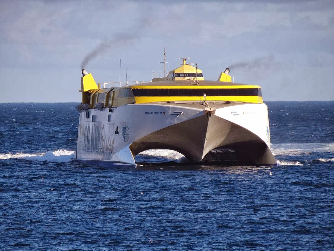 Ships Photo Gallery: BENCOMO - FRED OLSEN EXPRESS